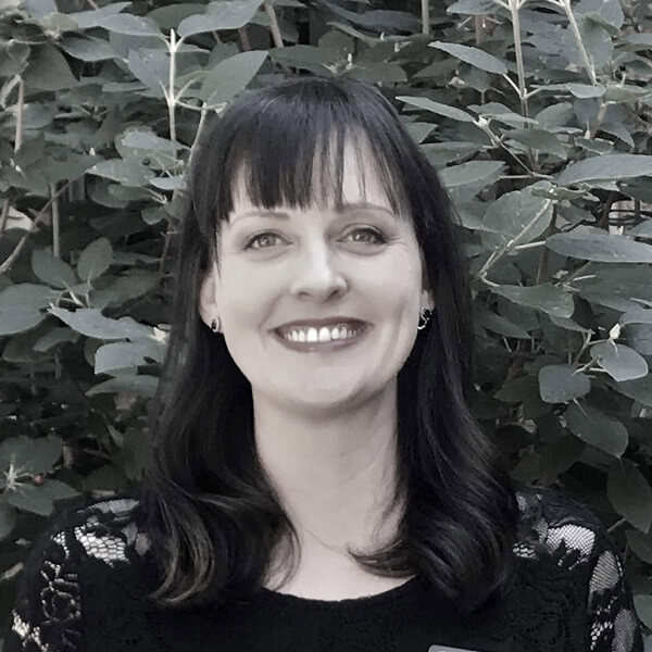 Elizabeth-Bitz-Headshot600 - Glen Eyrie